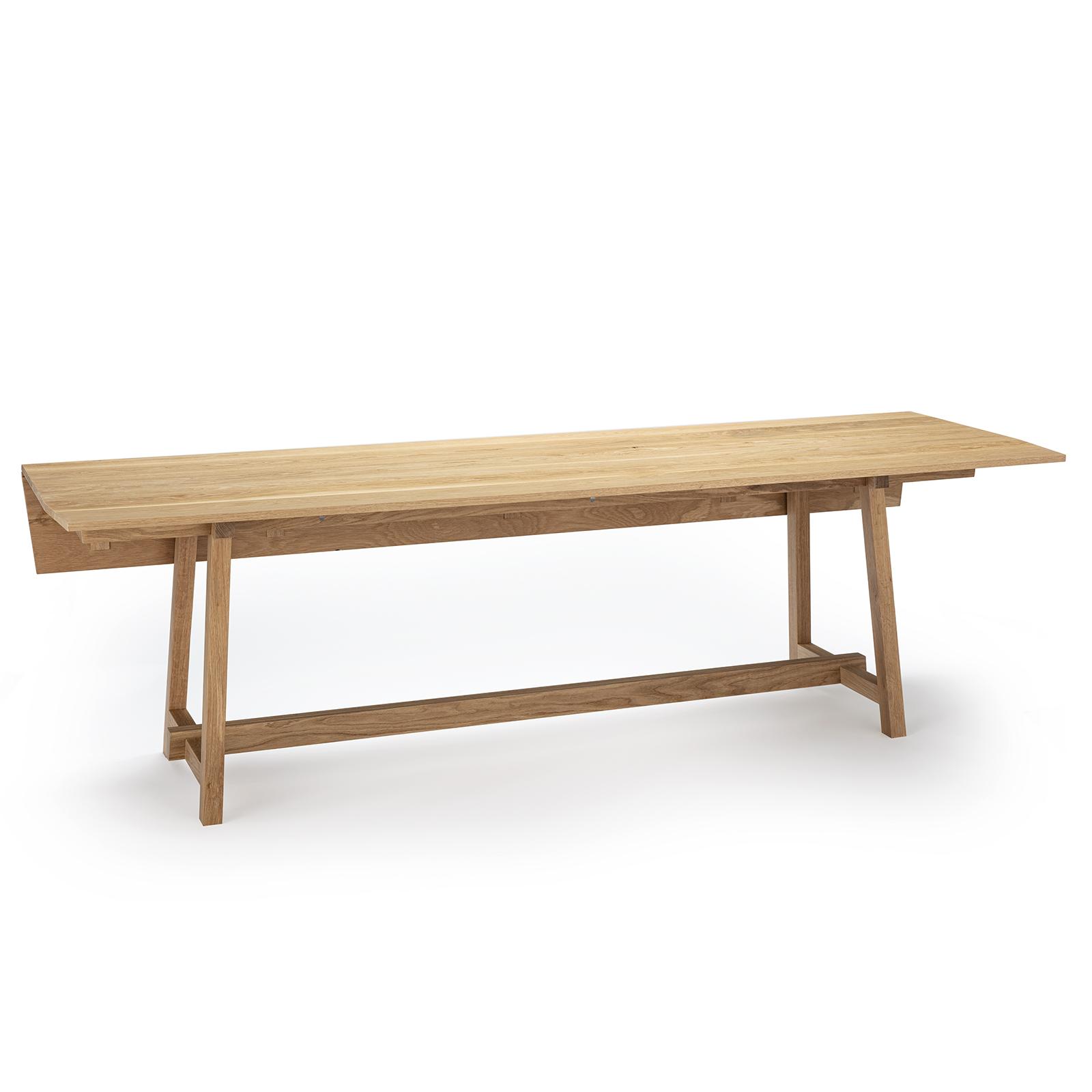 Harvest table with leaves store